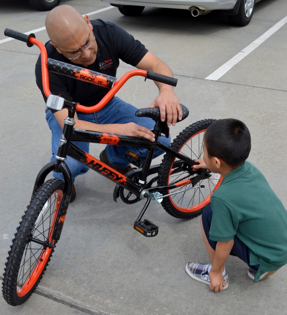 Technetics Unites Team with Bicycle Team Building Event in Houston Texas