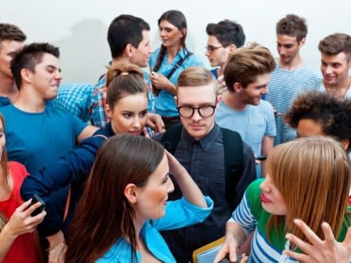 Best Practices for Organizing Large Group Team Building Activities